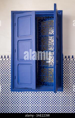 Window onto courtyard at Slat Al Azama Synagogue, also known as Lazama ...
