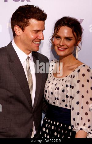 David Boreanaz and Emily Deschanel 2008 FOX Upfront at Wollman Rink in ...