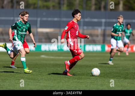 Justin Kai von der Hitz (1. FC K?ln U19, 7) schie?t das 1:0 DFB U19 Nachwuchsliga Viertelfinale ...