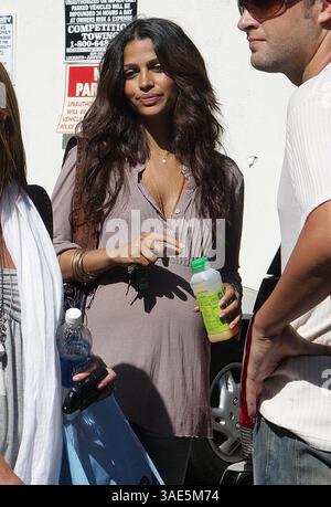 Camila Alves pregnant girlfriend of Matthew McConaughey goes shopping ...