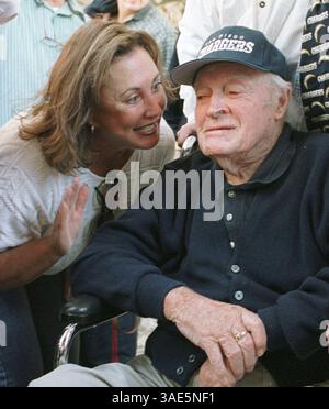 Oct 13, 1999; San Diego, CA, USA; (FILE PHOTO) Comedian BOB HOPE died ...