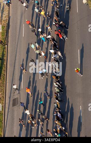 Overhead view of Austin marathon runners on Cesar Chavez Avenue in ...