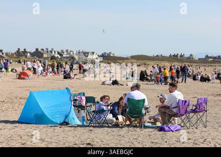 Troon, UK. 06th Apr, 2025. Tourists and locals take advantage of the ...