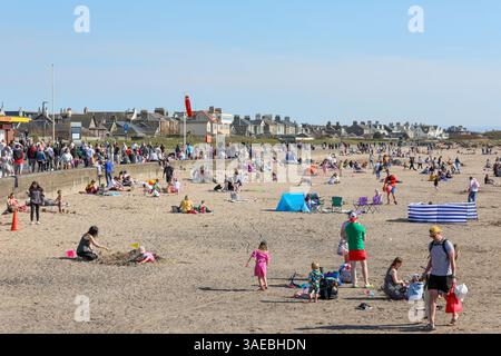 Troon, UK. 06th Apr, 2025. Tourists and locals take advantage of the ...