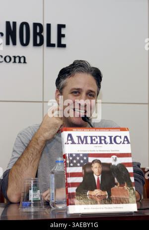 NEW YORK - NOVEMBER 7: Comedian/TV host Jon Oliver attends the Stand Up ...