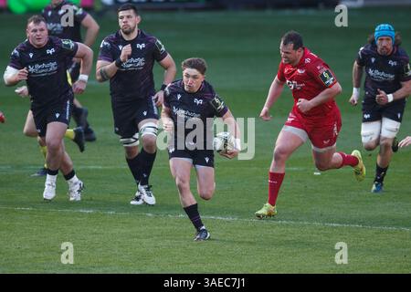 Dan Edwards of Wales makes a break. Wales v Argentina, 2025 Quilter ...