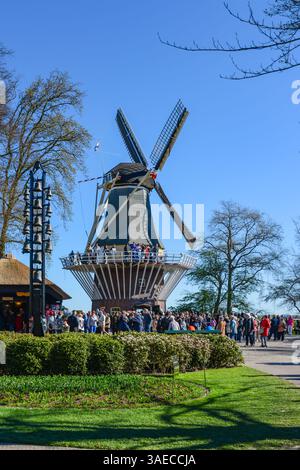 Lisse, Netherlands. 6th Apr, 2025. Thousands of visitors flock to see ...