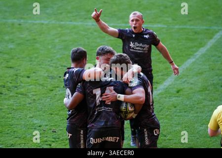 Swansea, UK. 6 April, 2025. Daniel Kasende of Ospreys scores a try ...