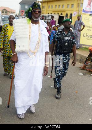 Abeokuta, Nigeria. 05th Apr, 2025. A woman holds a hand fan after ...