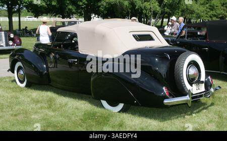 June 04, 2006 - Hickory Corners, Michigan, U.S. - A 1933 Lincoln KB ...