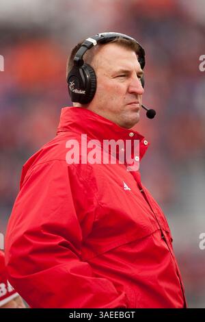 Illinois head coach Bret Bielema watches from the sidelines during the ...