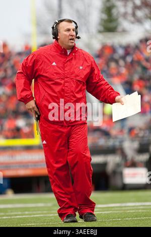 Illinois head coach Bret Bielema watches from the sidelines during the ...