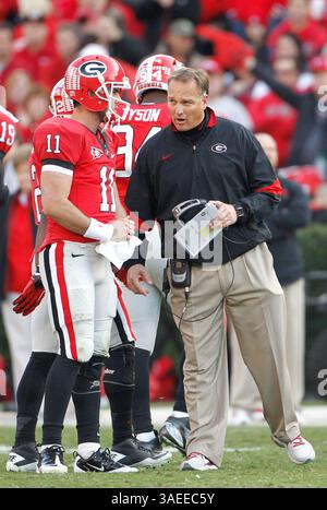 University of Georgia quarterback Aaron Murray (11) attempts a pass ...