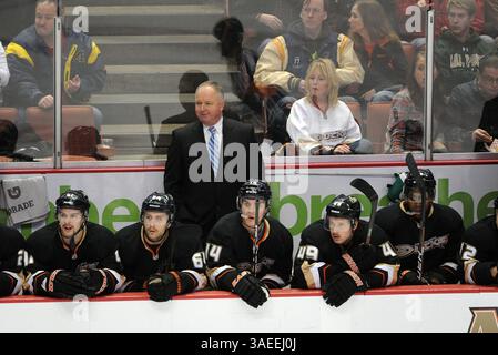 Anaheim Ducks head coach Dallas Eakins () in the second period of an ...