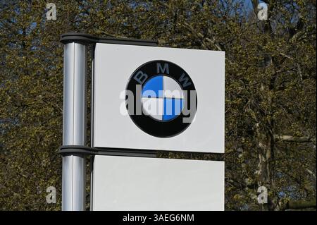 Logo, Schriftzug des deutschen Autohersteller BMW Bayerische Motoren ...