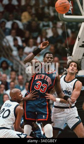 TIMES STAFF PHOTO BY ANDREW INNERARITY -- Elizabeth Dole works the ...