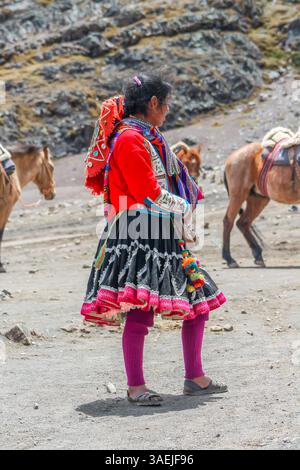Peruvian people with horses offering tourists ride to the top of ...