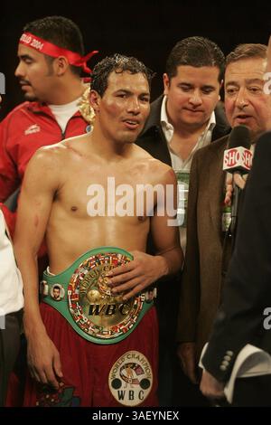 Dec 04, 2004; Las Vegas, NV, USA; Boxing - Boxing champ ROBERTO DURAN ...