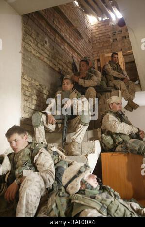 Nov 09, 2004; Fallujah, Iraq; U.S. Army soldiers move along a wall as ...