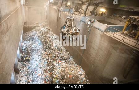 Waste bunker in a waste-to-energy plant Stock Photo - Alamy