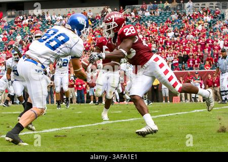 Temple Owls corner Marquise Liverpool (28) looking to intercept the ...