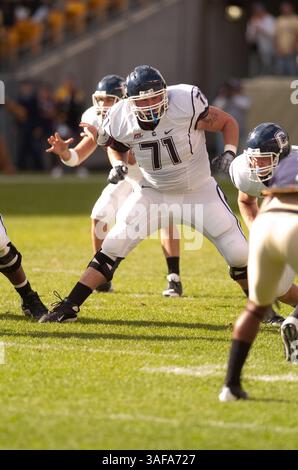 10 October 2009: Connecticut Huskies quarterback Cody Endres (12 ...