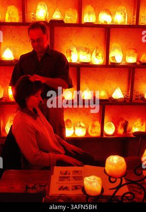 DELIVER TO NP DESK---12/20/2004---SALT ROCK CLASS---2. Salt crystal ...