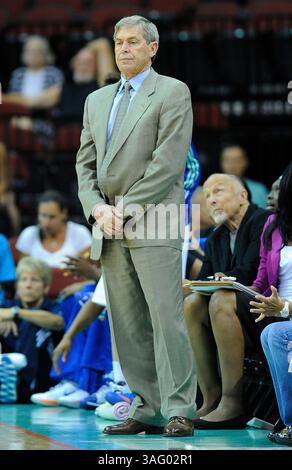 New York Liberty head coach Sandy Brondello celebrates with Marine ...