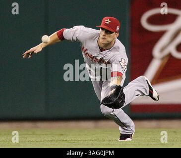 Houston Astros center fielder Brandon Barnes (2) cannot catch up to a ...