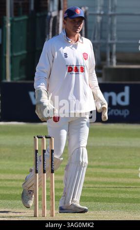 CHELMSFORD, ENGLAND:- Essex’s Michael Pepper comes back from ...