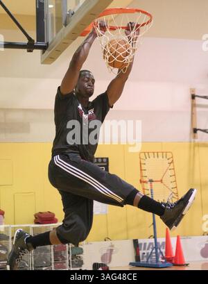 The Miami Heat's Dwyane Wade dunks during the fourth quarter against ...