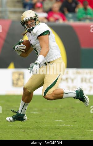 South Florida Bulls tight end Jonathan Echols pulls in a touchdown ...