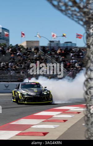 Simen Olsen hits the bank on inner zone three. Formula Drift kicks off ...