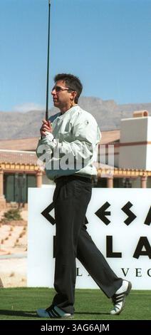 Mar 17, 2002; Las Vegas, NV, USA; Actor RAY ROMANO receives golf ...