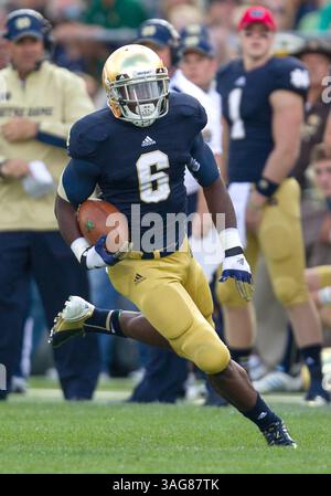 Notre Dame Fighting Irish running back Jeremiyah Love (4) warms up before an NCAA football game ...