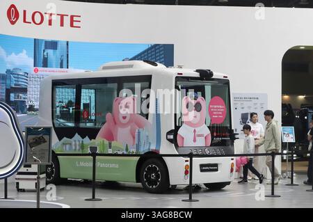 (250408) -- GOYANG, April 8, 2025 (Xinhua) -- Maxwell Zhou, CEO of ...