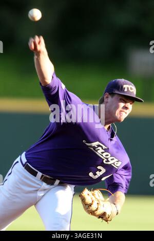 Texas Christian starting pitcher Andrew Mitchell (34) throws against ...