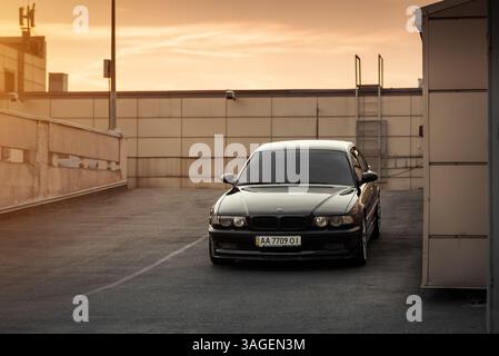 Black BMW 7-series (E38) sedan parked near beige brown-bronze wall ...