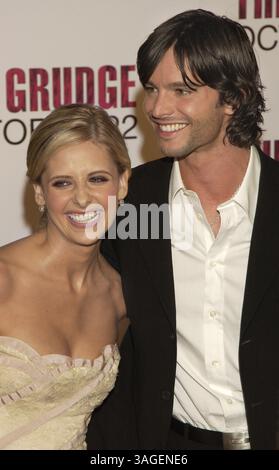 THE GRUDGE Sarah Michelle Gellar, Jason Behr Date: 2004 Stock Photo - Alamy