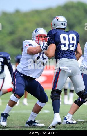 New England Patriots offensive tackle Morgan Moses (76) sets up to ...