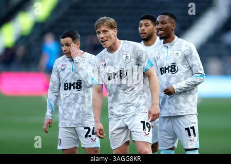 Burnley's Zian Flemming warming up prior to kick-off in the Sky Bet ...