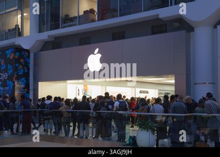 Customers line up to buy iPhone 17 outside of an Apple Store in ...