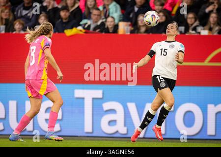 Selina Cerci (15; Deutschland) in Aufw?rmkleidung UEFA Womens Euro 2025 ...