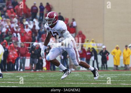 Sep 15, 2012: Alabama linebacker Nico Johnson #35 moves as the ball is ...