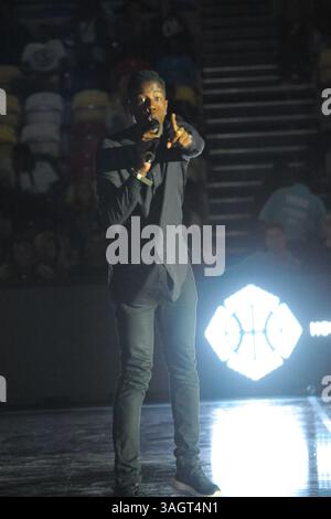 Jermain Jackman performs at Midnight Madness basketball final at the ...