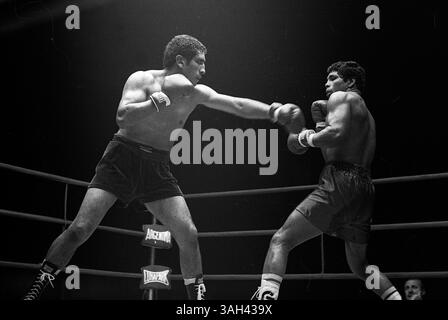 Argentine professional boxers Víctor Galíndez (left9 and Jorge Ahumada ...