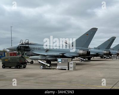 Leeuwarden, Netherlands. 09th Apr, 2025. A Finnish pilot sits in an F/A ...