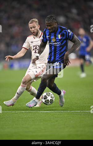 Duel Konrad Laimer (FC FC Bayern Munich, 27), Khvicha Kvaratskhelia (FC ...
