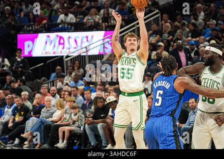 Boston Celtics guard Baylor Scheierman (55) shoots against Chicago ...
