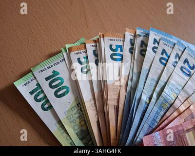 Stockbilder 04/2025 Stapel Geld Hamburg Hamburg Deutschland *** Stock ...